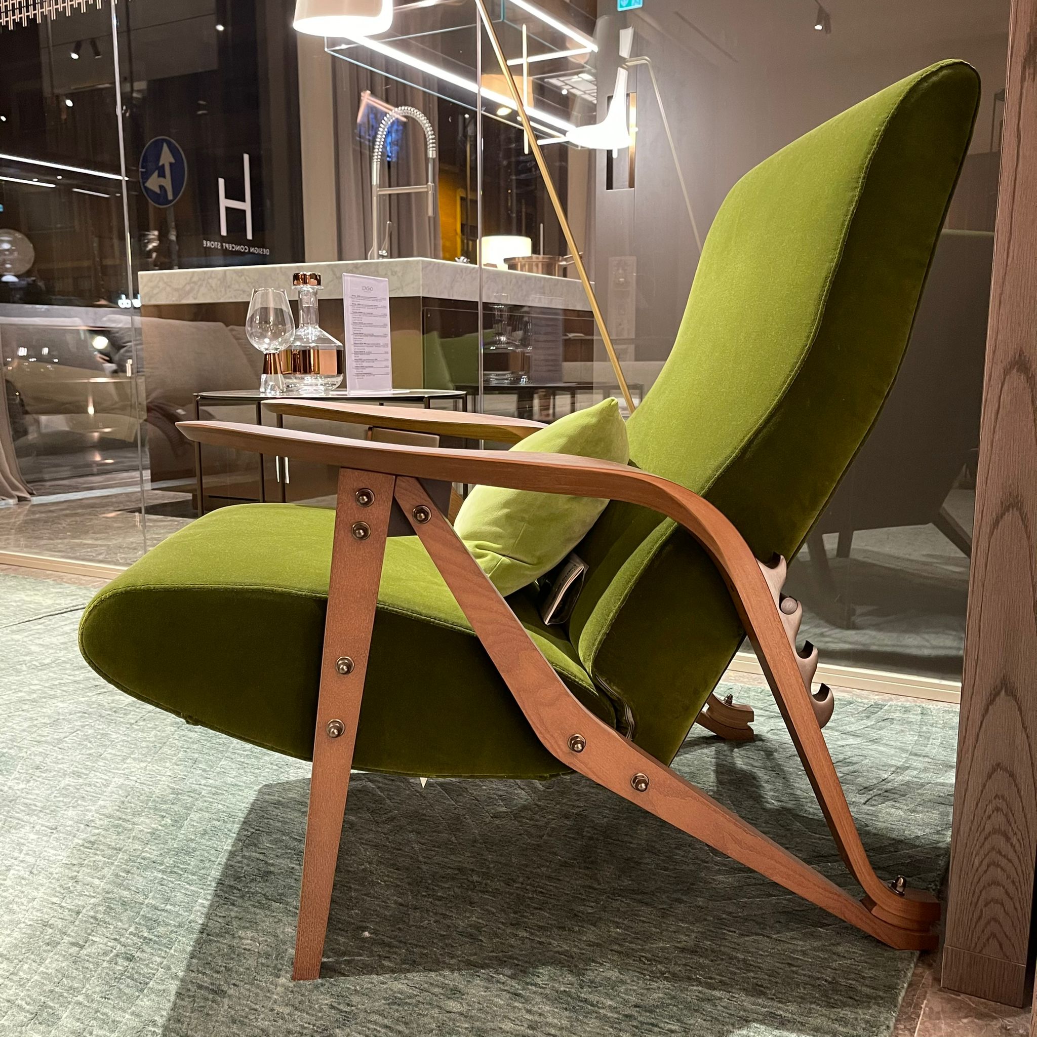 Zanotta - Poltrona Gilda Velluto - LONGHO | Design Concept Store