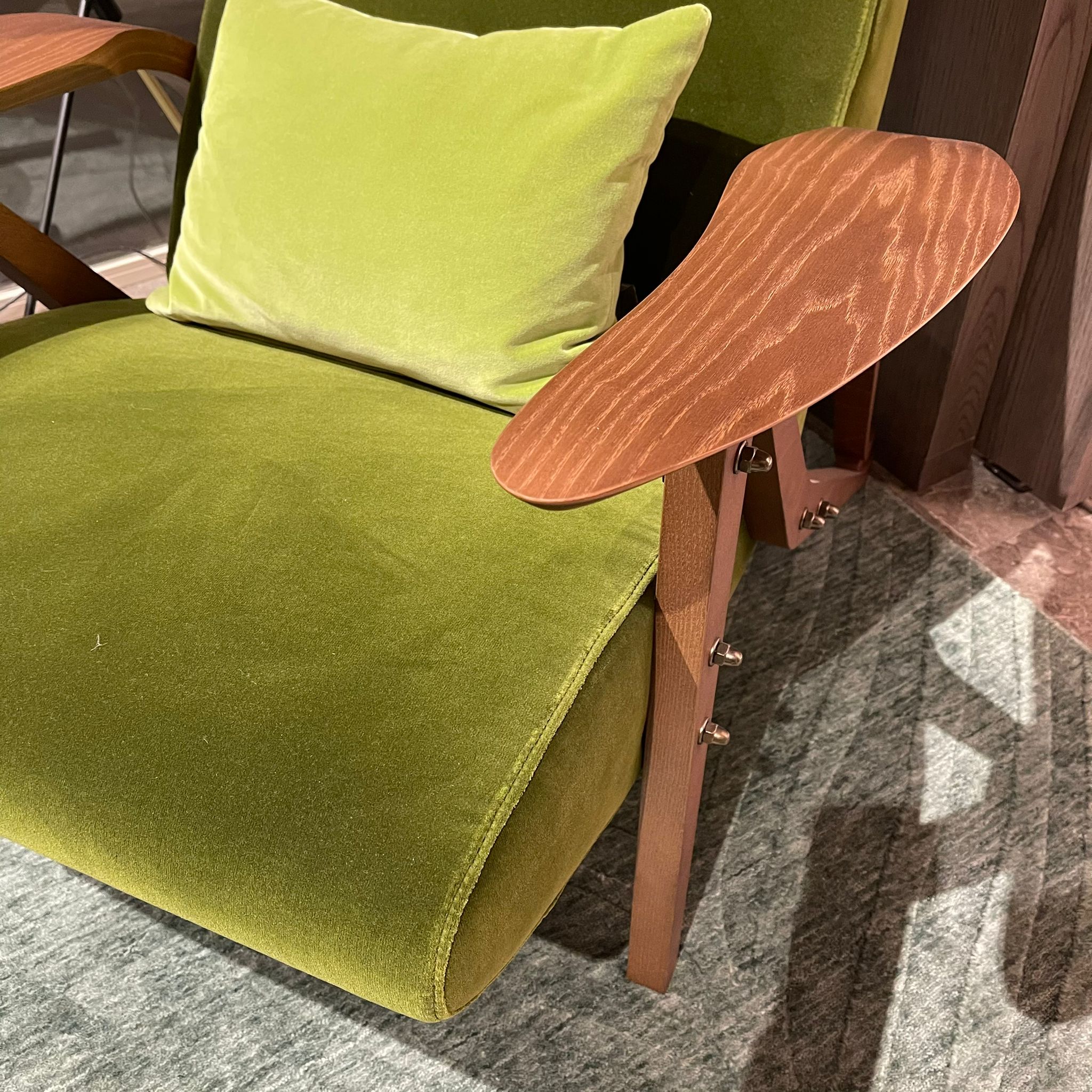 Zanotta - Poltrona Gilda Velluto - LONGHO | Design Concept Store