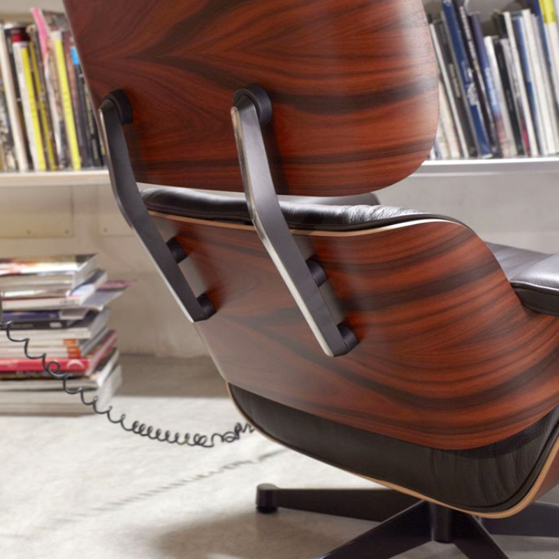 Vitra - Poltrona Lounge Chair & Ottoman h84 Palissandro Santos cioccolato base lucido lati neri ...