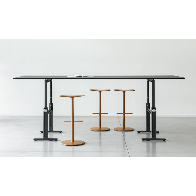 Magis - Tavolo Brut cavalletti ghisa verniciata antracite piano in ...